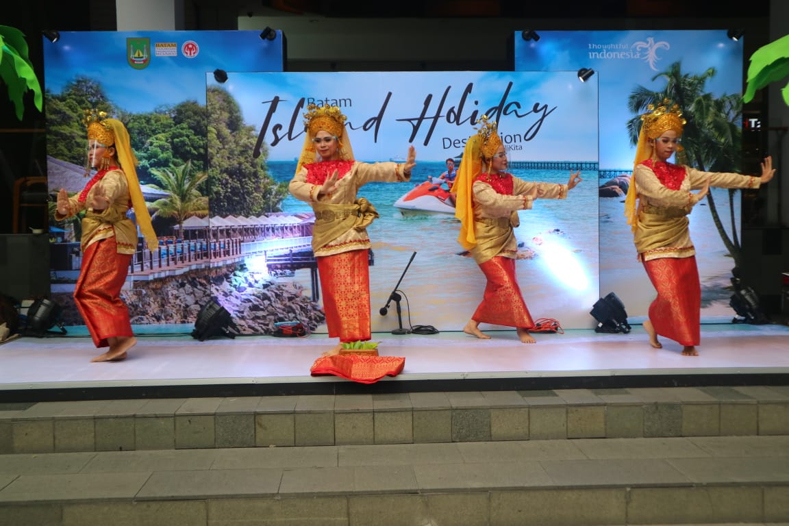 Tari Persembahan Melayu membuka Pameran Produk Dalam Negeri di ...